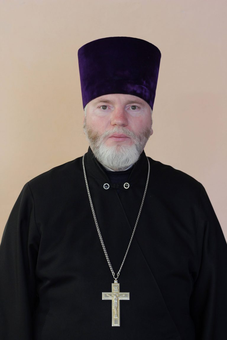 «Несколько часов люди стояли после службы, чтобы услышать стихи ...